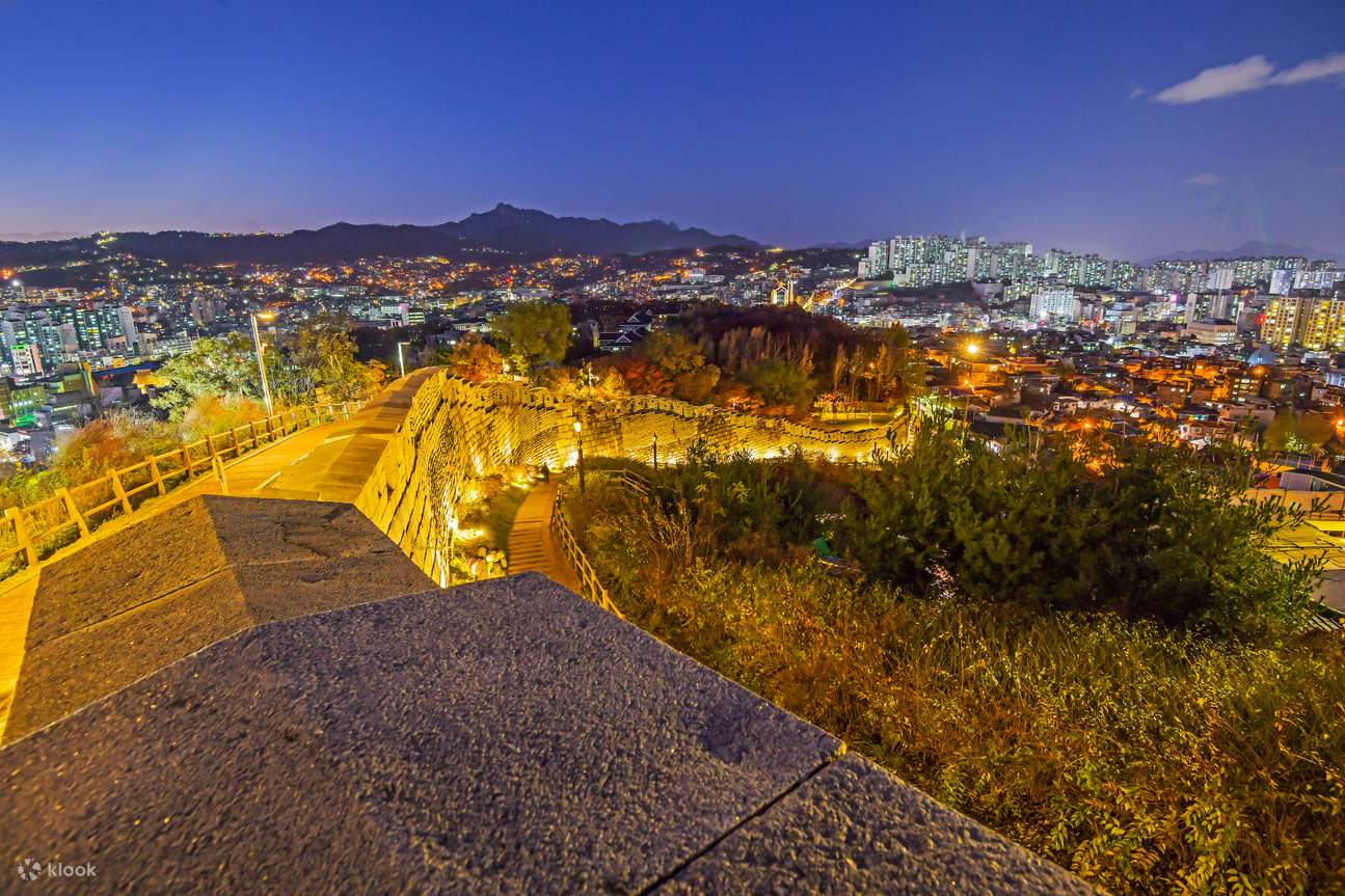 [Seoul Night View One-Day Tour] Naksan Park & Mt.Eungbong Palgakjeong ...